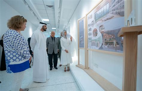 سلطان بن أحمد القاسمي يفتتح معرض مشروعات تخرج طلبة كلية الفنون الجميلة