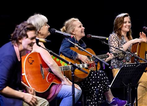 Who Is Mary Chapin Carpenter Bio Age Career And Net Worth