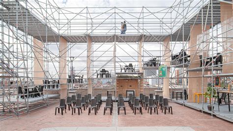 Colab uses scaffolding to create outdoor venue for Bogotá