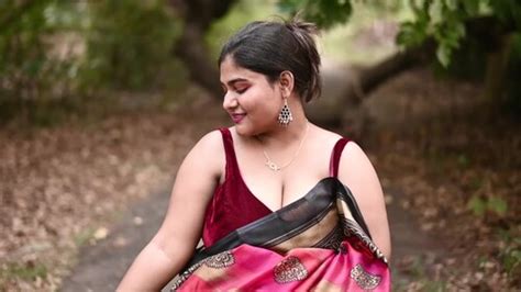 Megha Das Ghosh Flaunting Sexy Armpits Cleavage Deep Navel In Outdoor Saree Shoot Desi
