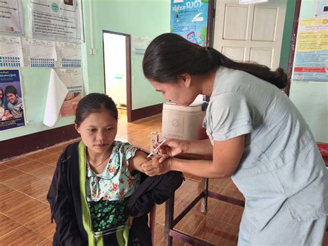 ရှမ်းရွာသစ်မြို့ ကျေးလက်ကျန်းမာရေးဌာနတွင် ကိုယ်ဝန်ဆောင်မိခင်များအား ကျန်းမာရေးစောင့်ရှောက်ပေးမ