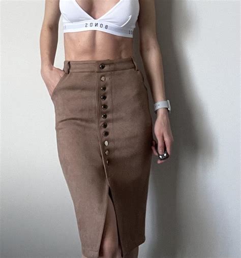 Спідниця — ціна 600 грн у каталозі Міді спідниці Купити жіночі речі за доступною ціною на Шафі