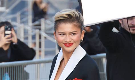 ФОТО Актриса Зендая снялась в прозрачном платье без бюстгальтера Бублик