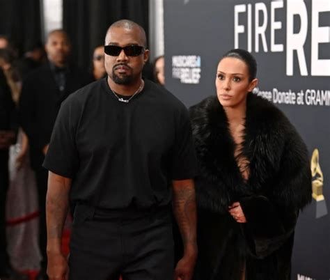 بعد إطلالتها العارية هل تم طرد كانييه ويست وخطيبته من حفل غرامي