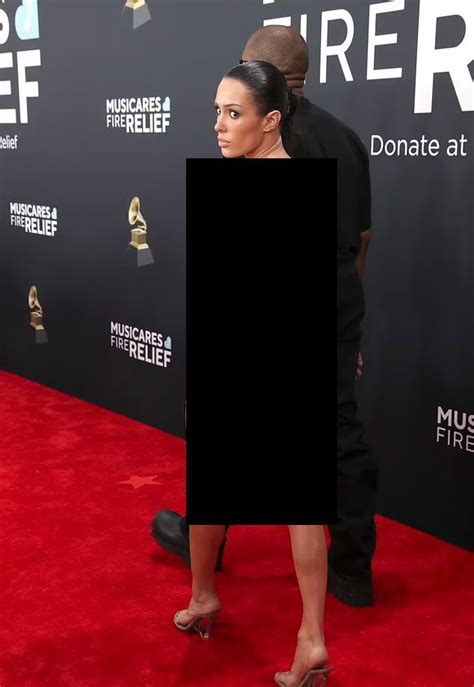 واکنش کانیه وست به اخراج از گرمی لباس همسرم یک اثر هنری است