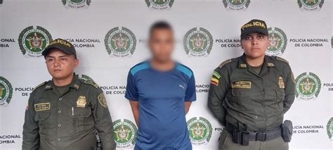 Apuñaló A Su Ex Pareja Y A La Ex Cuñada Que Tenían Medida De