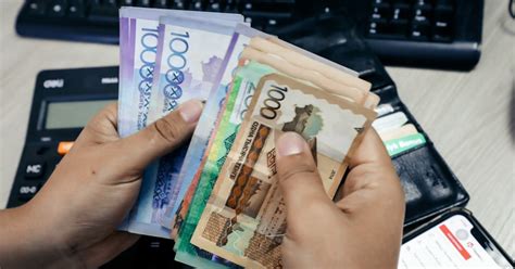 Казахстанцы отказываются от наличных денег Новости Mail