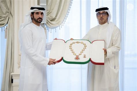 بتوجيهات الشيخة فاطمة بنت مبارك منصور بن زايد يقلد حمدان بن محمد بن