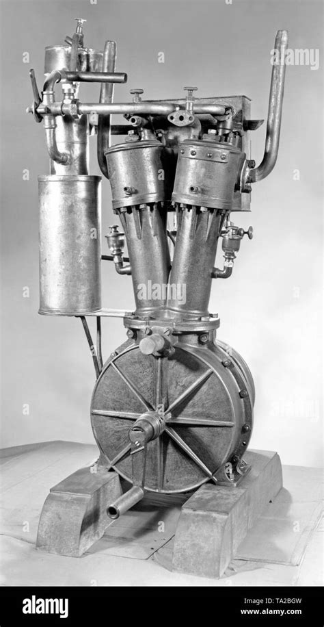 Daimler Engine Model