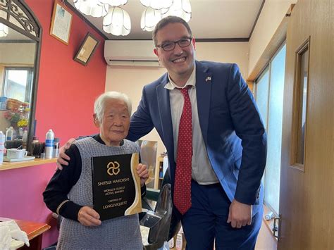 Duuren Life Япон 107 настай эмэгтэй дэлхийн хамгийн өндөр настай үсчин боллоо