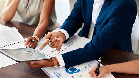 Internal Or External Auditor Differences And Similarities Qms Certification