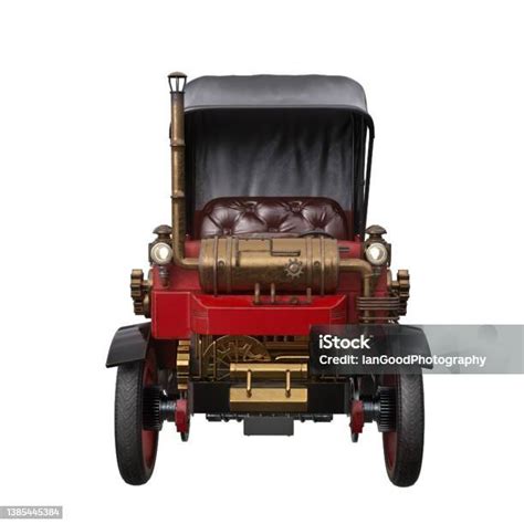 증기 엔진으로 구동 되는 판타지 스팀 펑크 자동차의 전면 보기 흰색으로 격리된 3d 그림입니다 0명에 대한 스톡 사진 및 기타 이미지 Istock