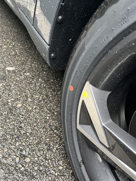 신차 받았는데 휠에 자동차 에펨코리아