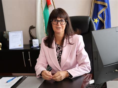 Министър Кондева Очаква се ямболската болница да заработи в новата сграда догодина