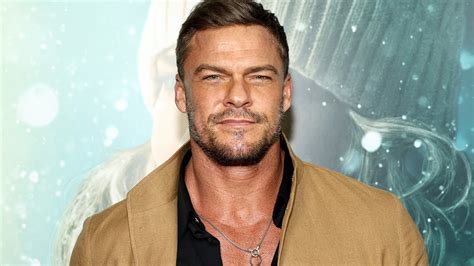 Why Reacher Star Alan Ritchson Yawns At Certain Marvel Movies