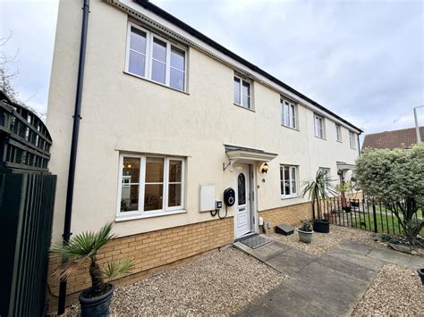 3 Bedroom Semi Detached House For Sale In Hodges Close Chafford