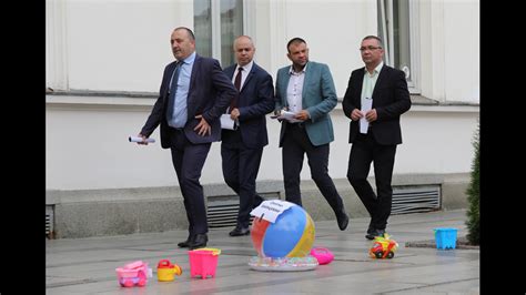 Майки на деца с увреждания отново протестират Nova Bg