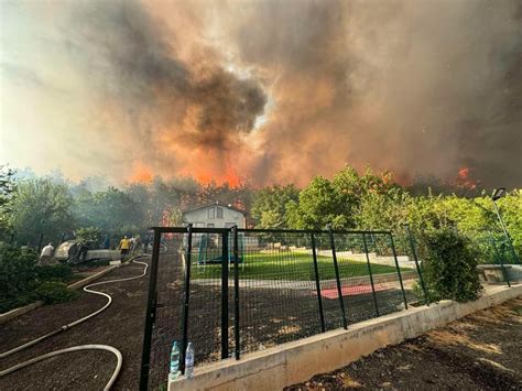 Природата се смили над Стара Загора заваля силен дъжд в района на пожара ВИДЕО