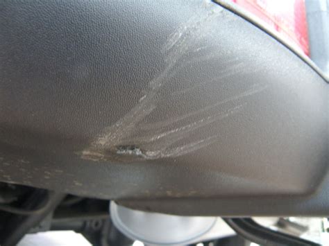 무광 플라스틱 범퍼 복원 차 긁힘 스크래치로 자동차 외형복원을 위해 대학로에서 입고된 랭글러 사하라안양자동차흠집제거평촌자동차기스제거산본수입차수리군포차량복원의왕자동차