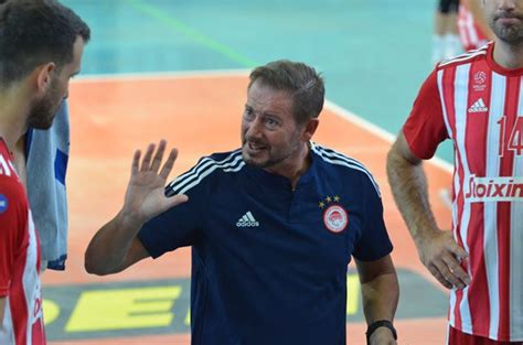 3 ма българи и 2 ма чужденци са варианти за нов треньор на България