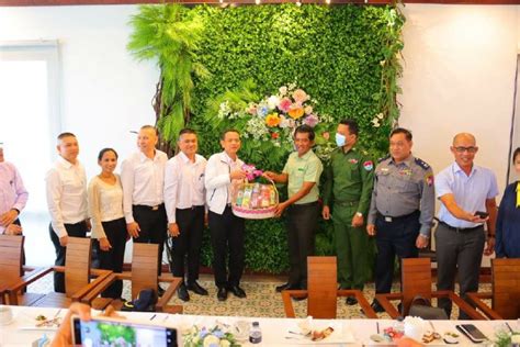 ကော့သောင်းမြို့ရှိ မလိဝမ်းရေတံခွန်နှင့်ကျွန်းများကို ထိုင်းနိုင်ငံသားမ