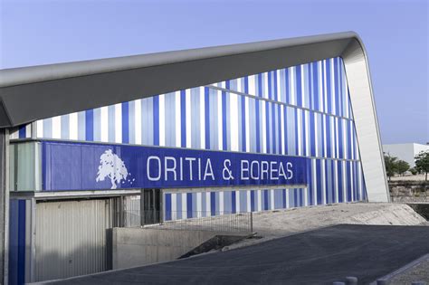 Chain Reaction Mastering Kinetic Architecture With Aluminum Links Archdaily