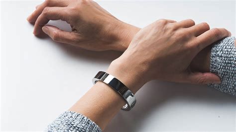 Wisewear Smart Bracelet Designed To Keep Women Safe