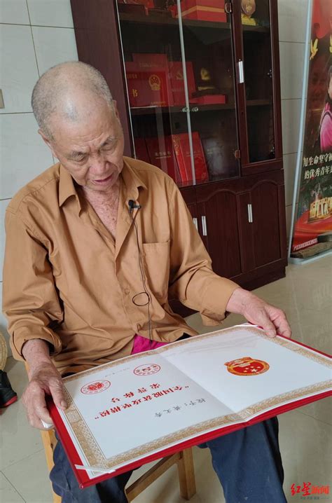 把生命奉献给脱贫攻坚事业黄文秀获“七一勋章” 父亲：光荣、自豪黄忠杰