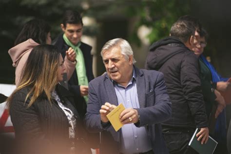 Отчетоха голям интерес към традиционната Панорама на образованието в Мездра снимки