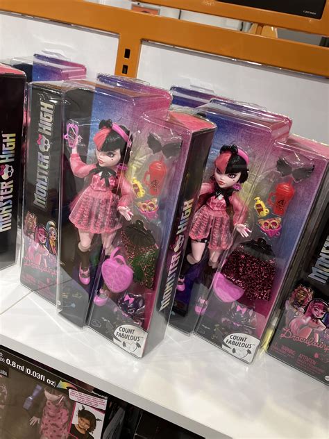 Chicago Macys On State Street Worker Said Shes Had To Restock Them Like Three Times Today