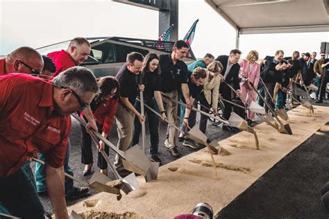 Tesla Breaks Ground On Lithium Refinery In Texas News G