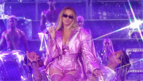 Beyoncé To Perform At Netflixs First Nfl Christmas Gameday Tv Shows