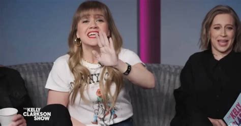 Kelly Clarkson Admits She Loves Being Naked Celebrity News Entertainment Daily Express Us