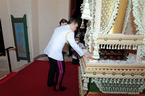 ในหลวง พระราชทานเพลิงศพ สมเด็จพระวันรัต จุนท์ พฺรหฺมคุตฺโต