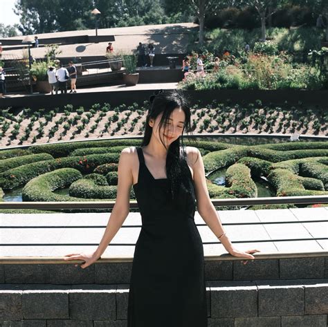 더쿠 미국에서 찍은 여친짤 재질인 블랙핑크 지수 인스타 업뎃