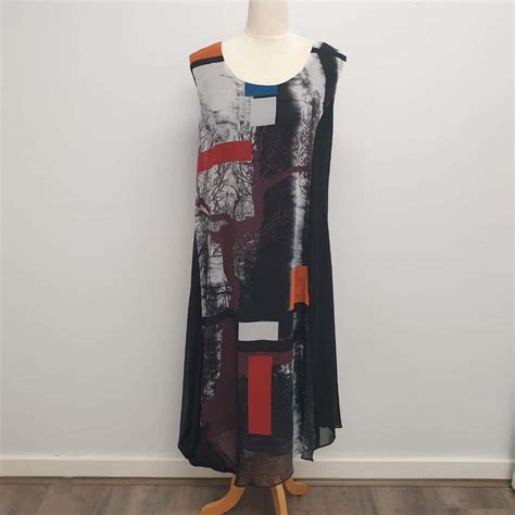 David And Jesse Classy And Elegant Maroon Tree Design With Geo Block