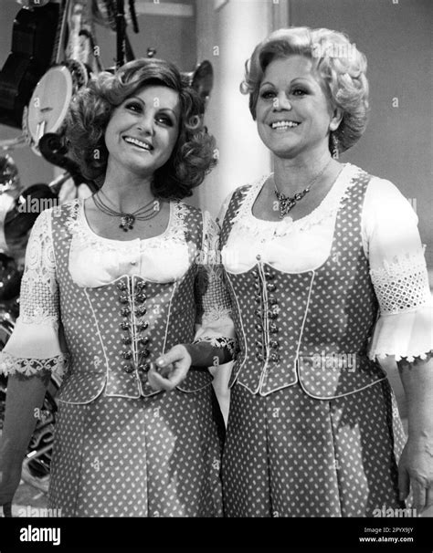 Maria And Margot Hellwig From Right At Die Superhitparade Der