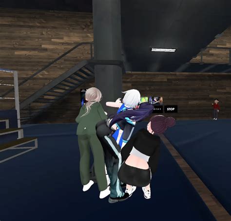 체육관 기둥 뒤에 옹기종기 모인 이세돌 4자매 치지직 에펨코리아