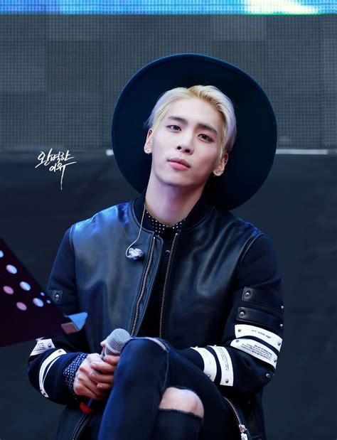 Pin De Senpai En Shinee Jonghyun Jonghyun Kim Jonghyun Artistas Musicales