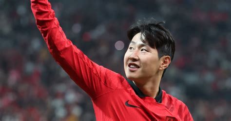 2골 넣은 이강인 미소