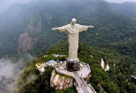 Статуи достопримечательности