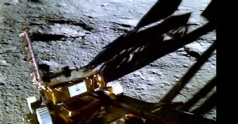 चांद की सतह पर अपने निशान छोड़ रहा प्रज्ञान Isro ने शेयर किया लैंडर से बाहर निकलने का Video