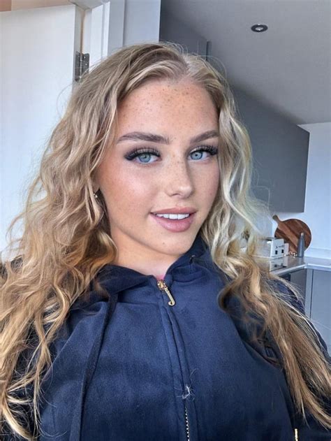 Hey Im Your New Blonde Girl Next Door R Sfwnextdoorgirls