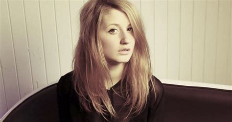 Alida Feathers We Love Nordic