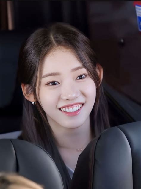 Pin By Thorhallur Ingason On Rora In 2024 Gummy Smile Smile Girl