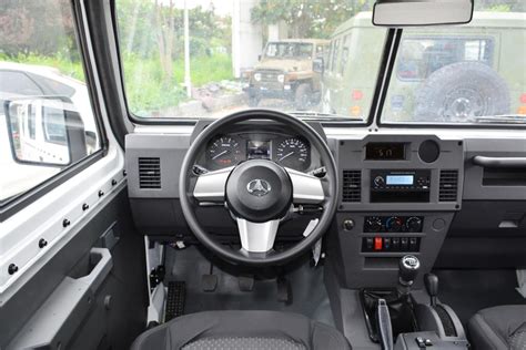 【勇士改款 24t 手动 四驱 五门汽油版 国vi驾驶位区域图片 汽车图片大全】 易车