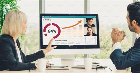 화상 통화 그룹 비즈니스 사람들은 가상 작업 공간 또는 원격 사무실에서 만납니다 스마트 비디오 기술을 사용하여 전문 기업 비즈니스의 동료와 소통하는 원격 근무 전화 회의