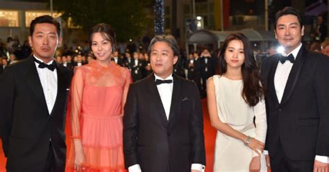 [포토] 칸 레드카펫 밟은 아가씨 주역들