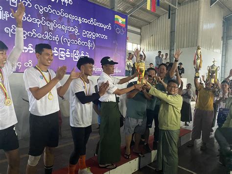 ၇၆ နှစ်မြောက် လွတ်လပ်ရေးနေ့အထိမ်းအမှတ် ဒေါပုံမြို့နယ်စီမံအုပ်ချုပ်ရေးအဖွဲ့ ဥက္ကဋ္ဌဖလား ရပ်ကွက