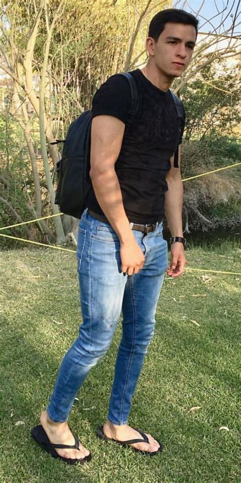 Pin On Hombres En Sandalias